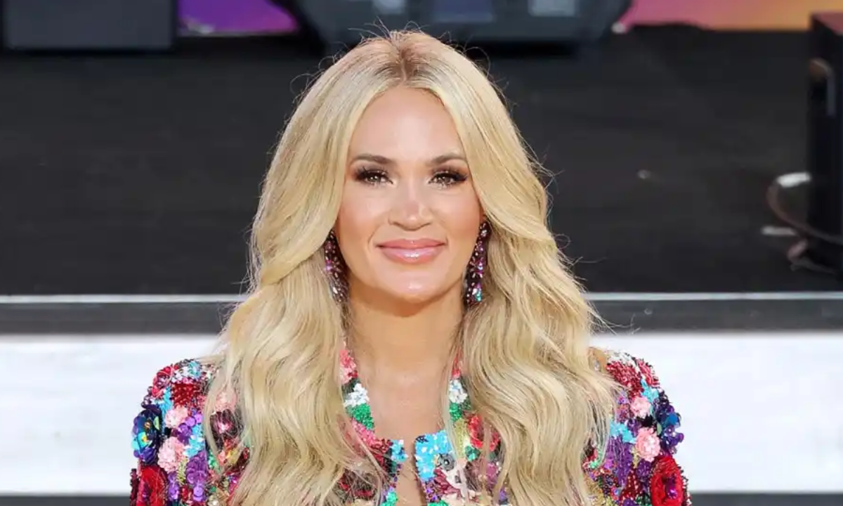 Carrie Underwood Revealed as Super Bowl Halftime Performer, Making ...
